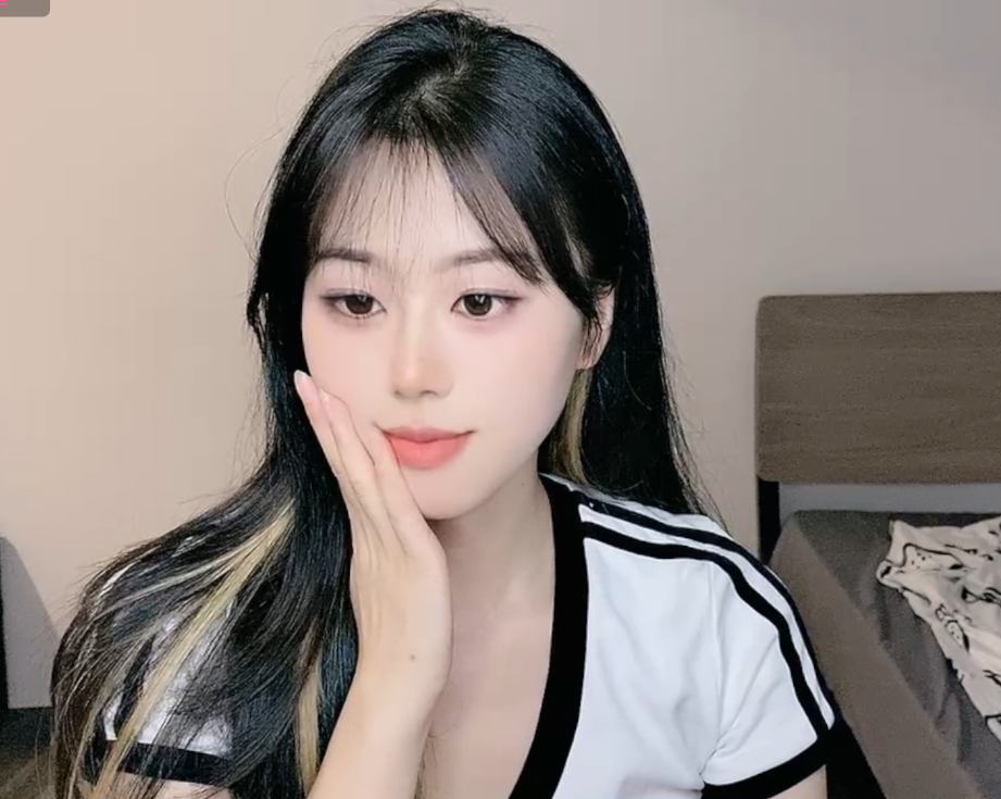 Rrrr-baby主播：免费直播性爱表演和聊天 | Stripchat