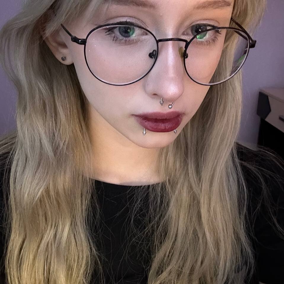 Mayvi_cold Cam Model: Free Live Sex Show & Chat | Stripchat