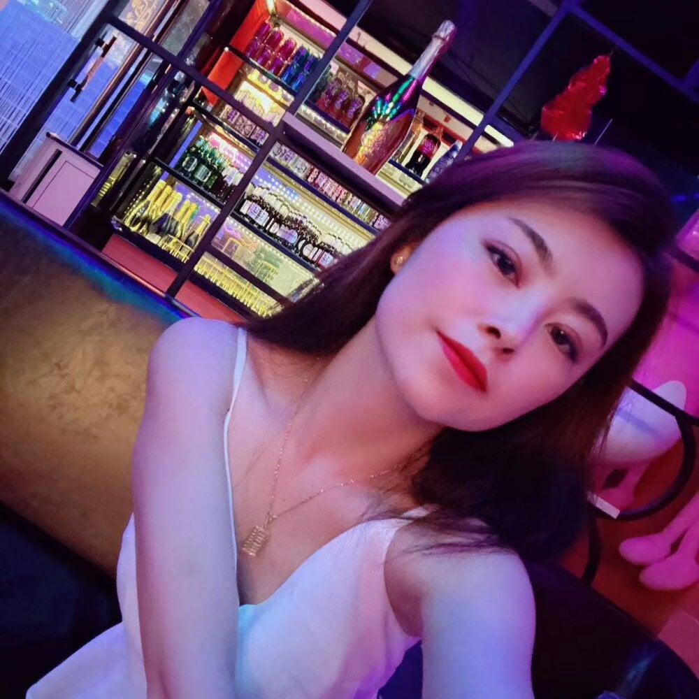 Show modela AIissa66 na kameri: besplatni seks show i chat | Stripchat