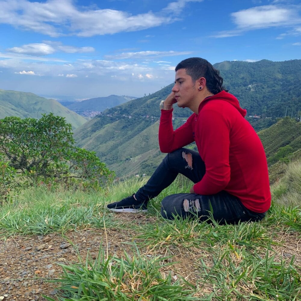 Roan_azgueda含裸照的性感照片墙 | Stripchat