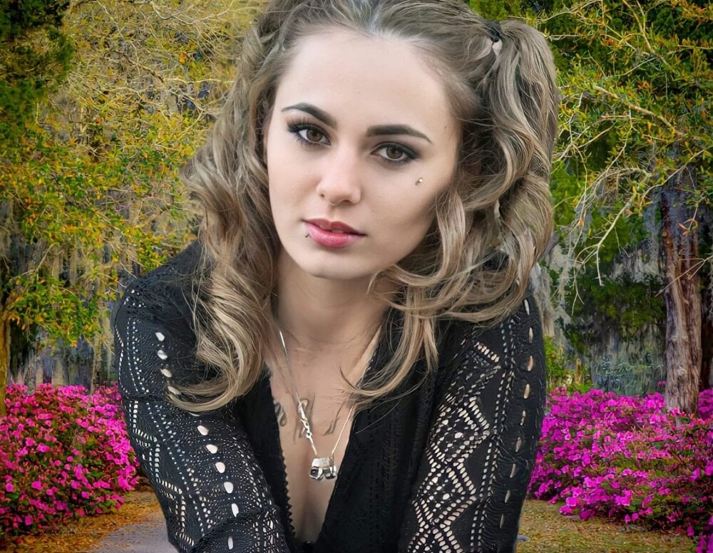 Addie_Queen Free Live Webcam Show & XXX Chat | xHamsterLive